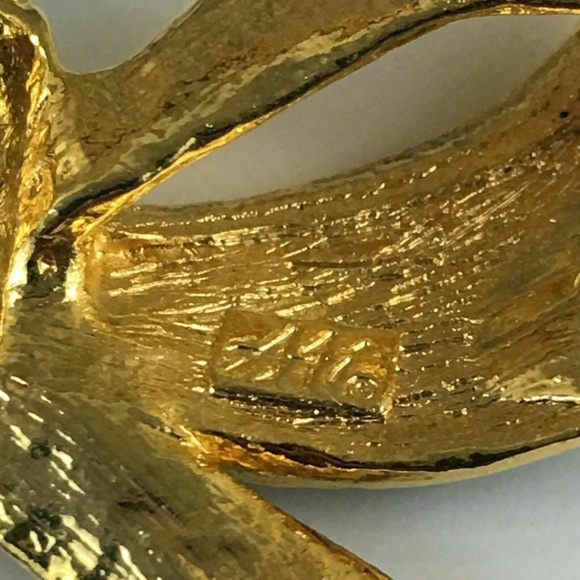 AAI | Jewelry | Vintage Aai Green And Gold Bow Enamel Brooch Pin | Poshmark